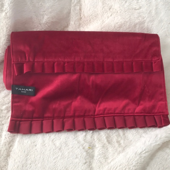 Tahari | Dining | Tahari Red Velvet Table Runner | Poshmark